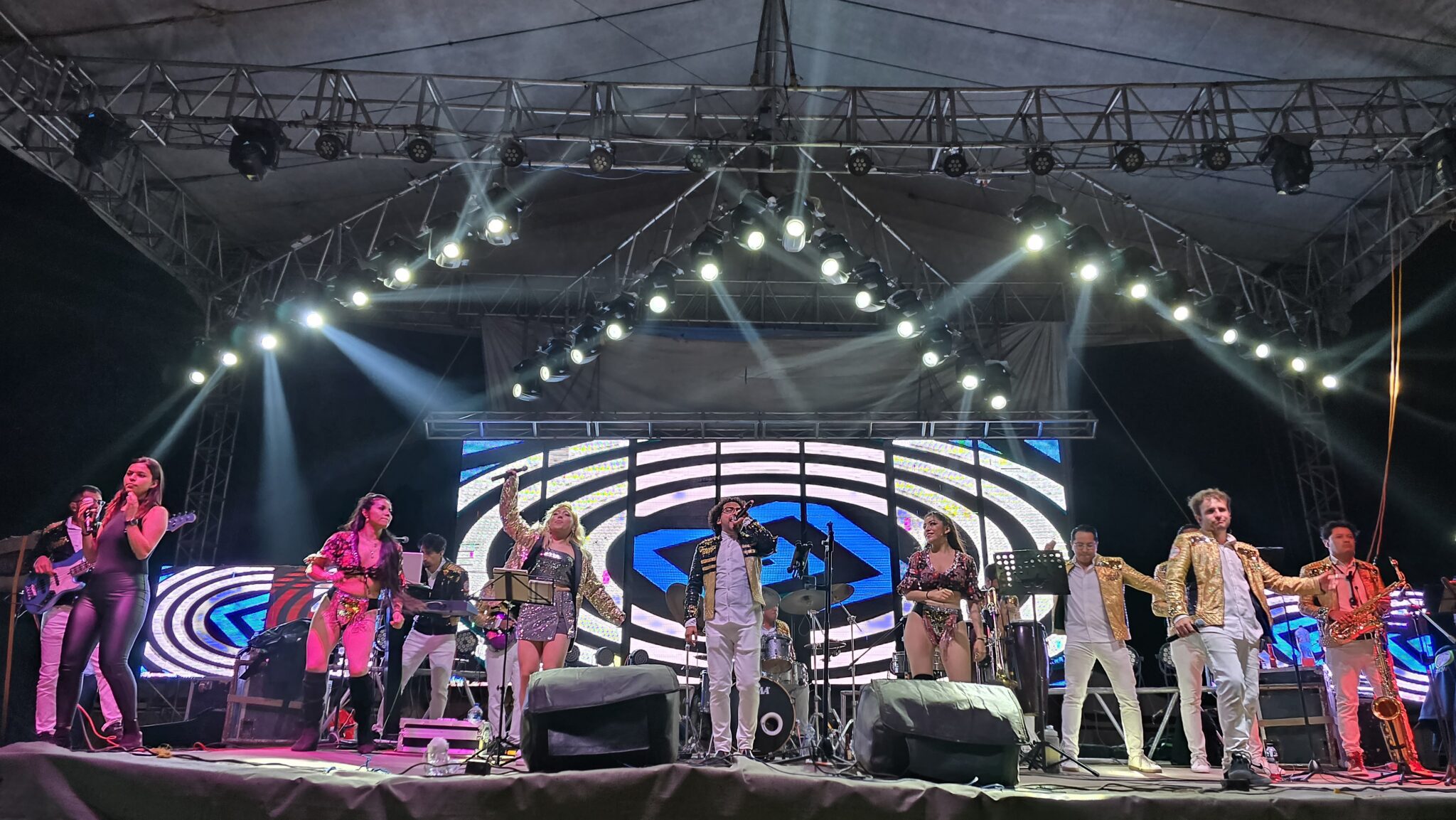 Grupos musicales para fiestas precios - Grupo Musical Feeling ...