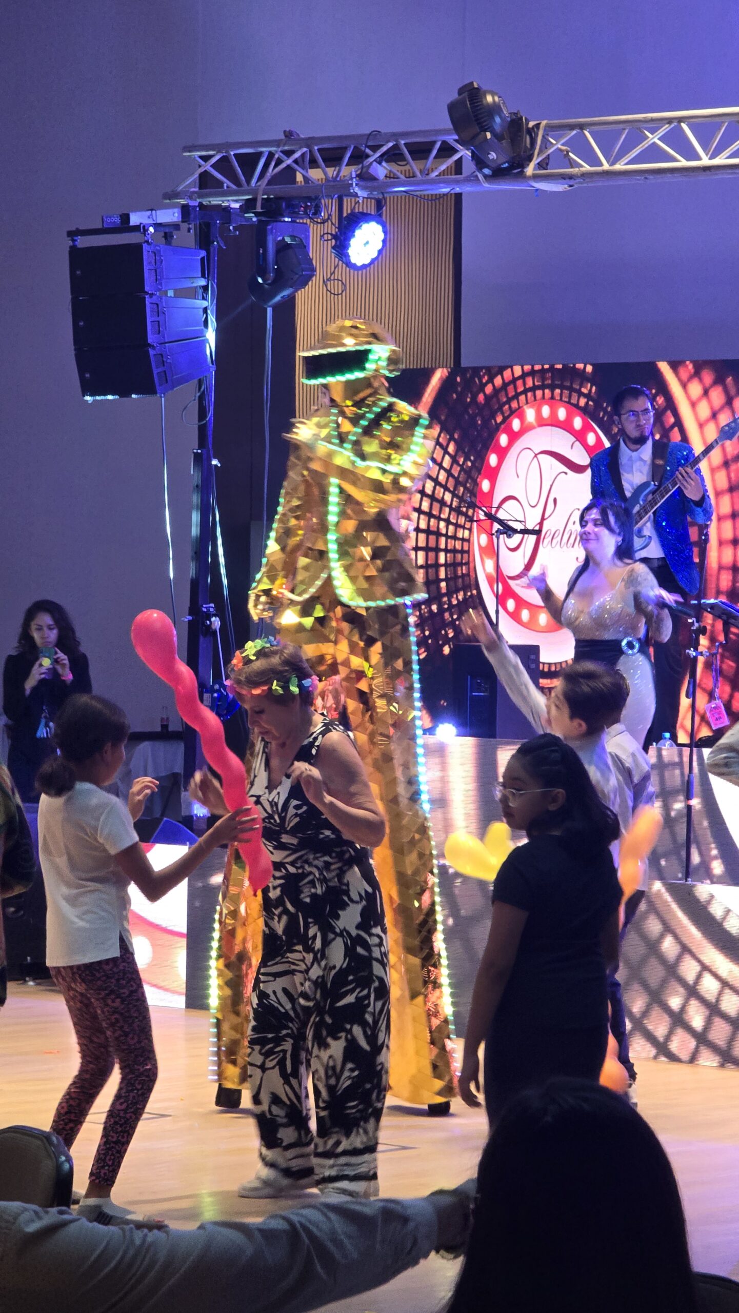 ROBOT LED PARA TUS EVENTOS - Grupo Musical Feeling / Cobertura Nacional
