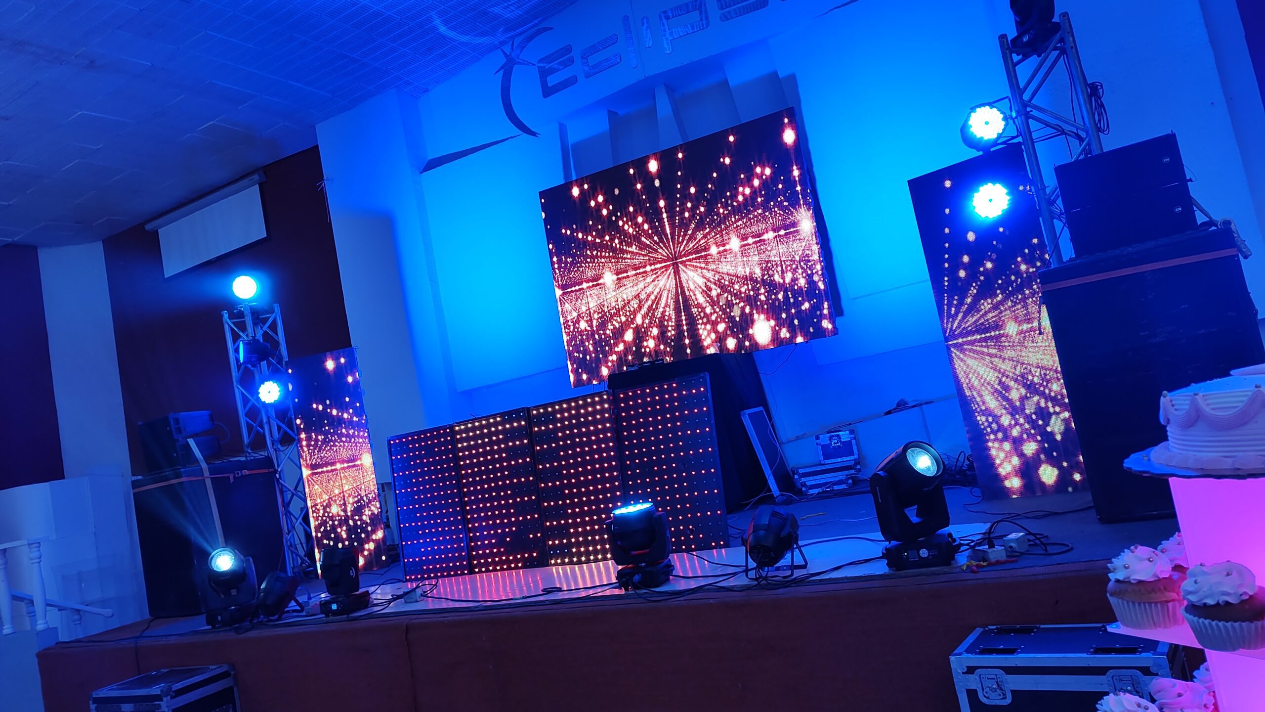 Renta de pantalla LED 3x2 - Grupo Musical Feeling / Cobertura Nacional